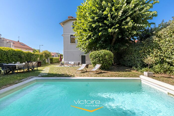Bron, Le Rafour : Maison 6 pièces à vendre