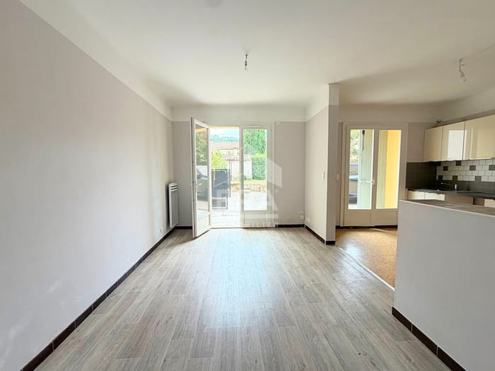 Maison 4 pièces à louer - Le Puy-Sainte-Réparade