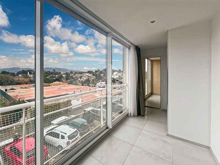 Appartement à louer - Marseille e , Les Trois Lucs - 2 pièces - 1 chambre