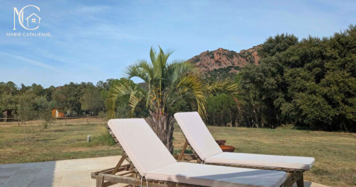 Roquebrune-sur-Argens, Village : Maison 4 pièces à vendre