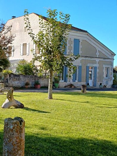 Maison à vendre - Chenac-Saint-Seurin-dUzet - 5 pièces - 4 chambres