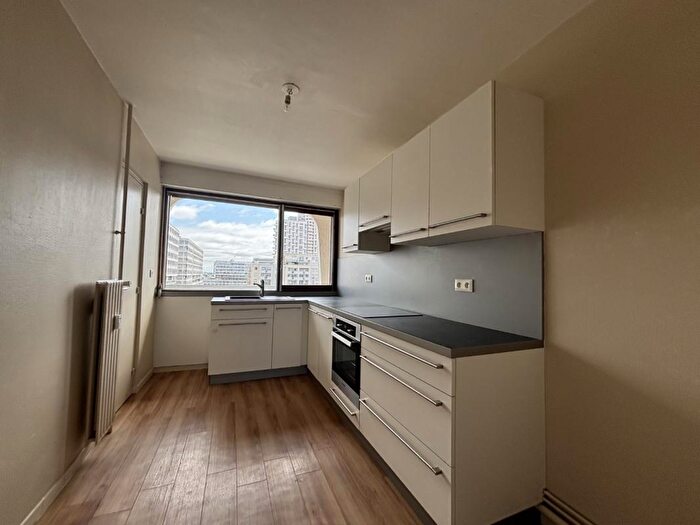 Quartiers Centre, Colombier : Appartement 5 pièces à louer
