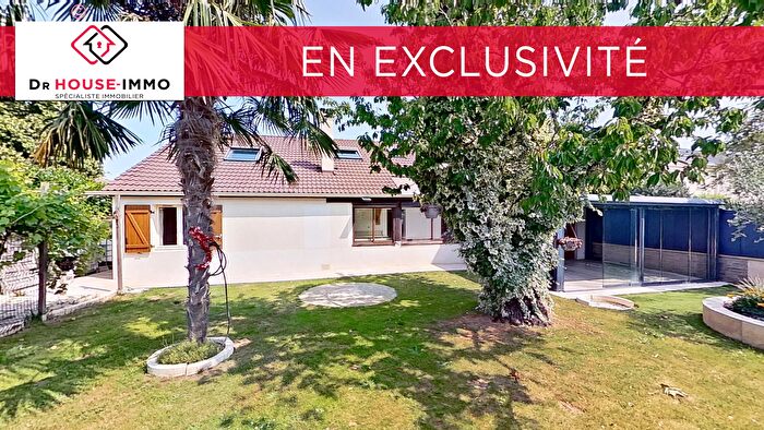 Maison à vendre - Savigny-le-Temple, Plessis-le-Roi - 10 pièces - 5 chambres