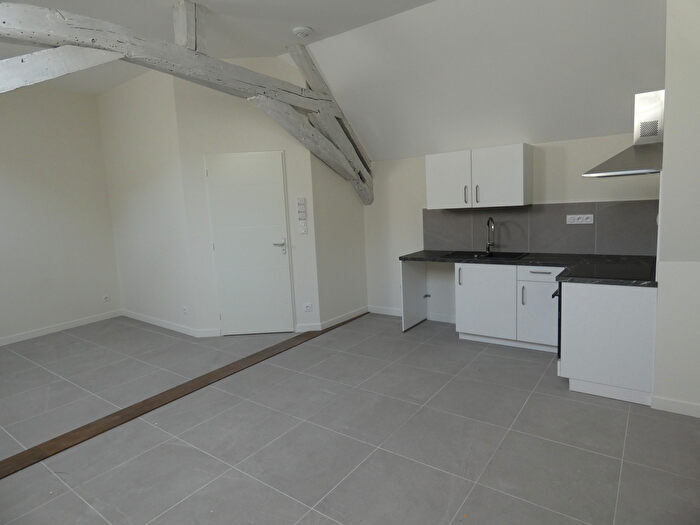 Appartement 3 pièces à Beaune, Centre-ville, à louer