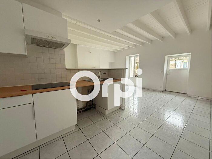 Maison à louer - Saint-Saturnin-du-Bois - 3 pièces - 2 chambres