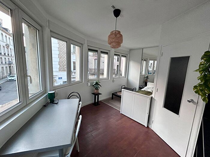 Appartement à louer - Cordeliers, Dijon - 1 pièce