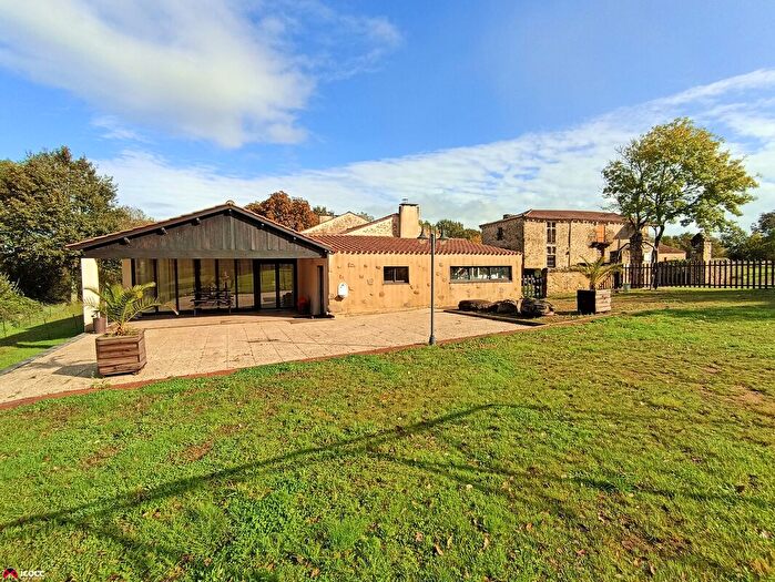 Maison 8 pièces à vendre à Chaillé-sous-les-Ormeaux