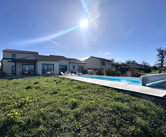 Maison à louer - Moissat - 5 pièces - 4 chambres