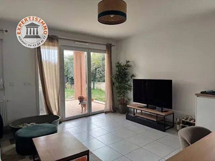 Appartement à louer - La Fare-les-Oliviers - 3 pièces - 2 chambres