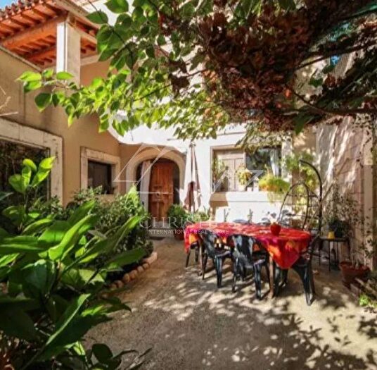 Maison à vendre - Saint-Rémy-de-Provence - 7 pièces - 5 chambres