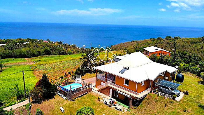 Maison à vendre - Le Carbet - 11 pièces - 8 chambres