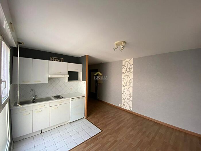 Appartement à louer - Mantes-la-Jolie, Centre-ville - 1 pièce
