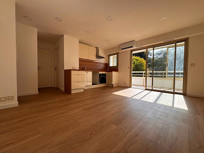 Appartement 2 pièces à vendre - Cannes, Californie Pezou