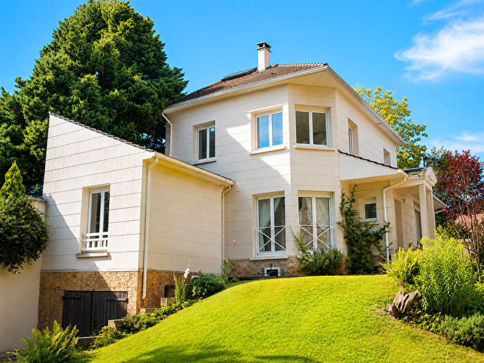 Maison 7 pièces à louer à Garches, Poincaré, Bergson, Brézin