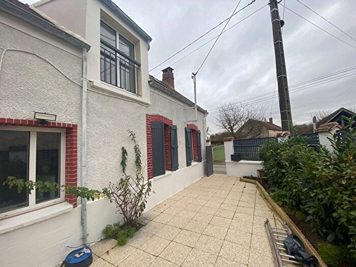 Ville-Saint-Jacques : Maison 3 pièces à louer