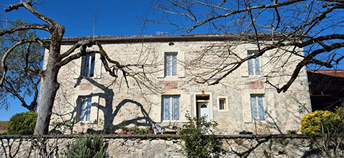Maison à vendre - La Sauvetat-de-Savères - 6 pièces - 4 chambres