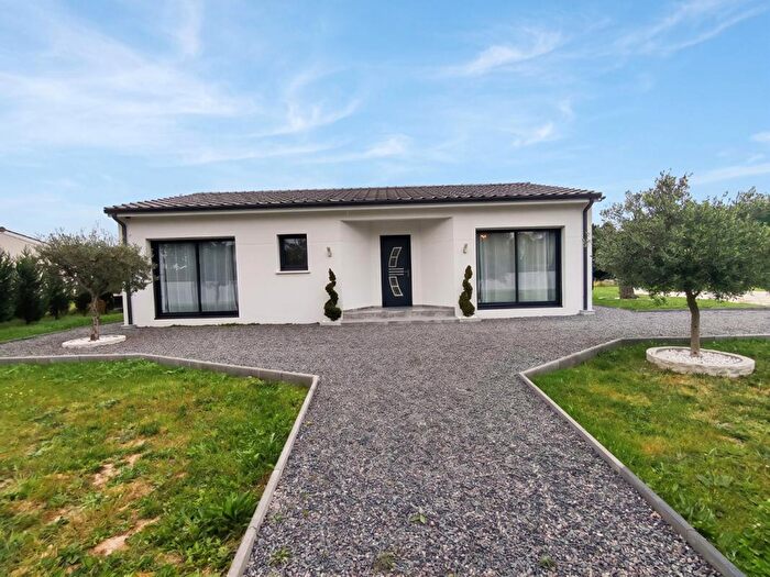 Maison 4 pièces à Saint-Pierre-du-Palais, à vendre