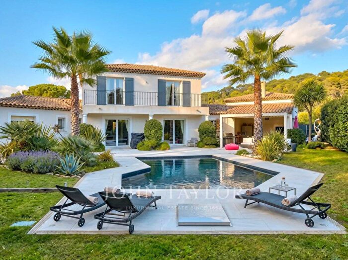 Maison 6 pièces à Village-Le Val-Cabrieres, Mougins, à louer