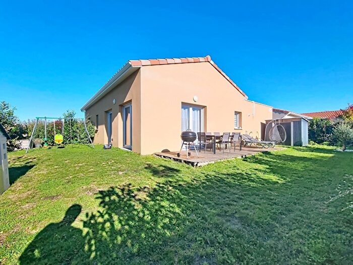 Maison à vendre - Ayguesvives - 4 pièces - 3 chambres