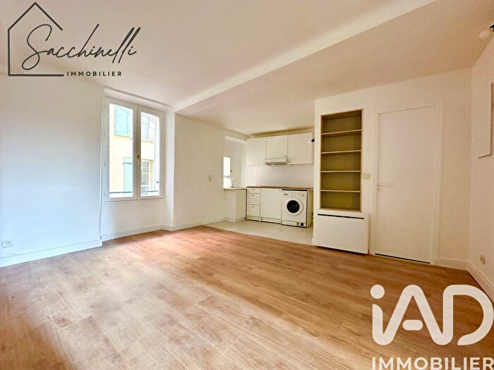 Appartement à louer - Centre Ville, Le Beausset - 2 pièces - 1 chambre