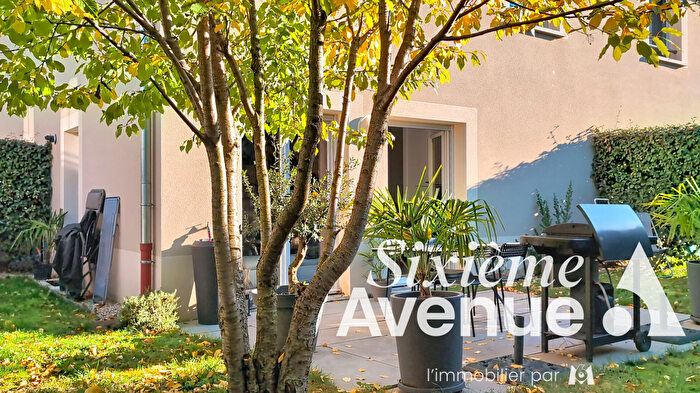 Appartement à vendre - Chassieu - 3 pièces - 2 chambres