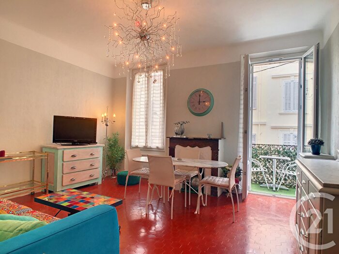 Appartement à louer - Cannes, Prado, République - 3 pièces - 2 chambres