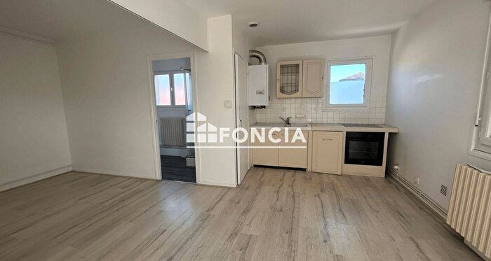 Autres quartiers et hameaux, Pont-Évêque : Appartement 1 pièce à louer