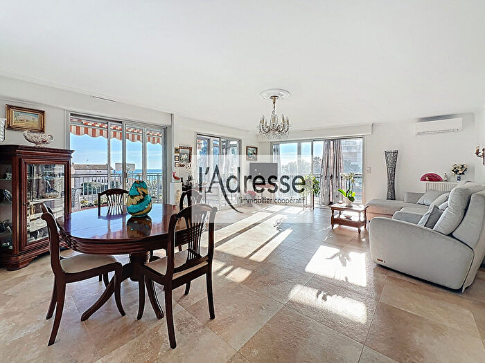 Appartement à vendre - Vallauris, Golfe Juan, Vieux Port - 4 pièces - 2 chambres
