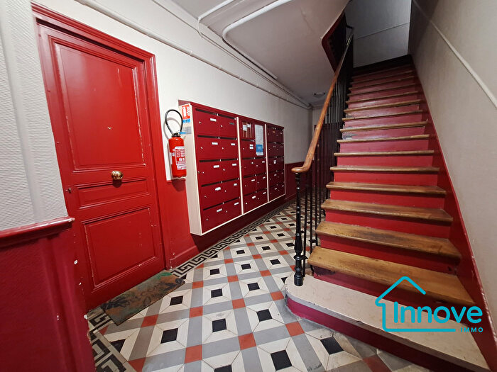 Appartement 2 pièces à Courbevoie, Hôtel de ville, à vendre