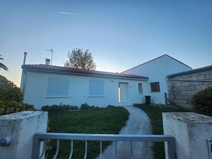 Maison à louer - Chermignac - 4 pièces - 3 chambres