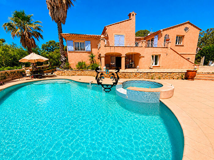 Saint-Raphaël, Valescure, Vaulongue : Maison 8 pièces à vendre