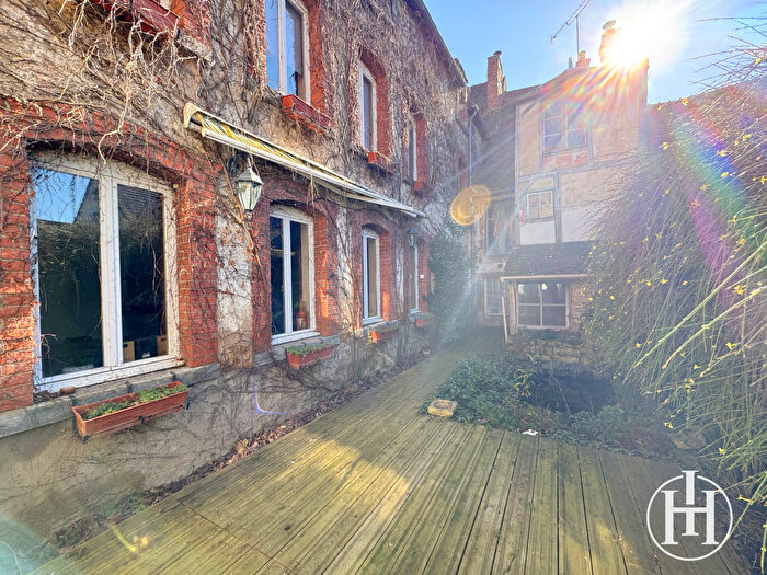 Maison à vendre - Ainay-le-Château - 10 pièces - 5 chambres