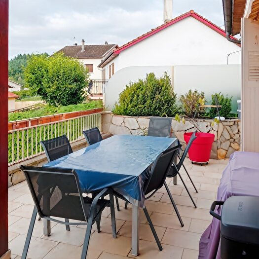 Maison à vendre - La Monnerie-le-Montel - 10 pièces - 5 chambres