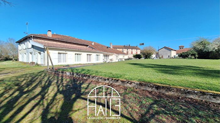 Maison à vendre - Chassenon - 10 pièces - 4 chambres