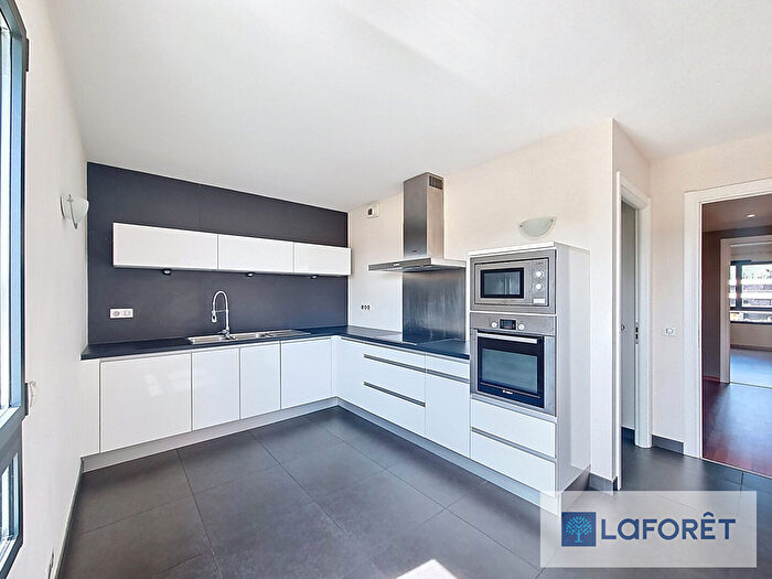 Appartement 4 pièces à Saint-Genis-Pouilly, à vendre