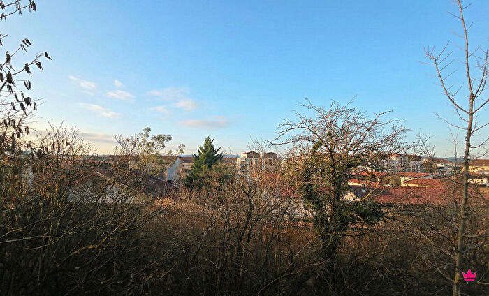 Appartement à vendre - Décines-Charpieu, Centre-ville - 4 pièces - 3 chambres