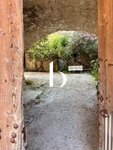 Maison 10 pièces à Uzès, à vendre