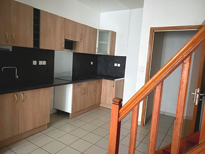 Appartement 4 pièces à Villeneuve-de-Berg, à louer