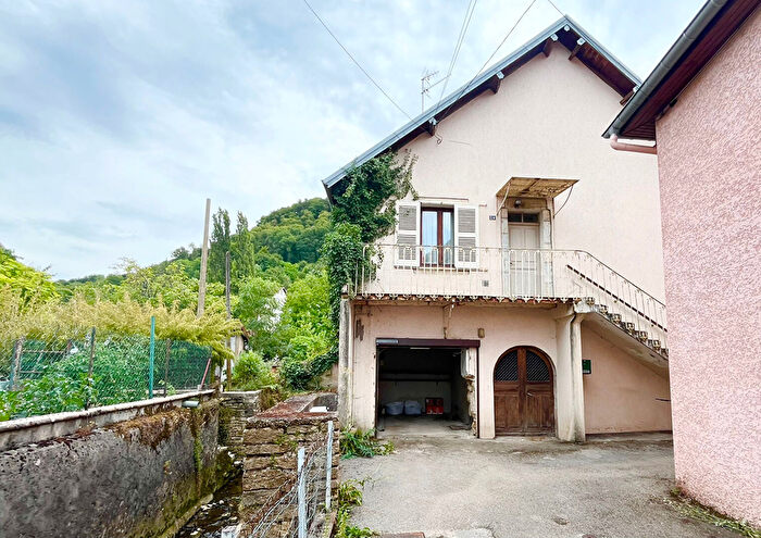 Maison 8 pièces à Beure, à vendre