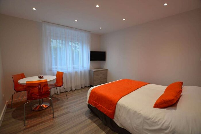 Appartement 1 pièce à Ségny, à louer