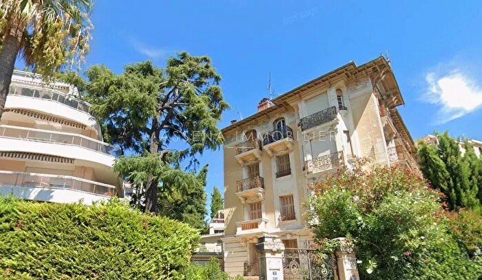 Appartement à louer - Cimiez, Nice - 3 pièces - 2 chambres