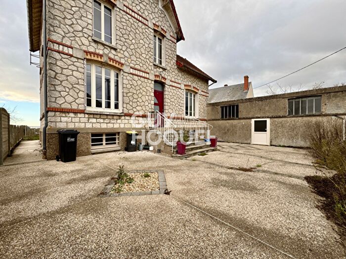 Maison à vendre - Bazoches-les-Gallerandes - 5 pièces - 3 chambres