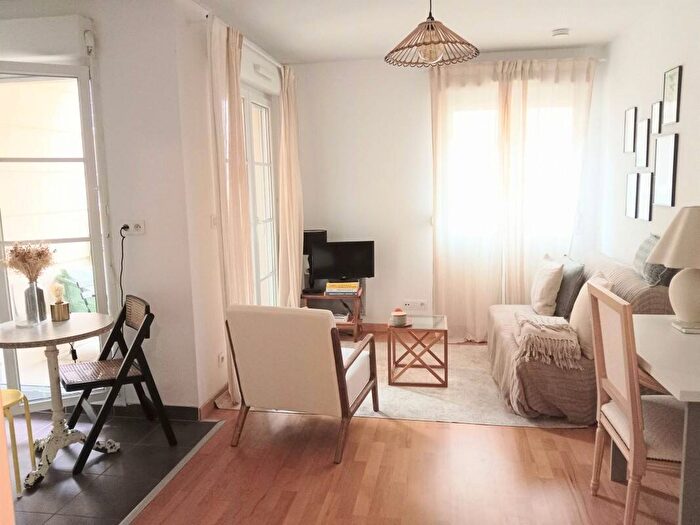 Appartement à louer - Barbâtre-Saint Remy-Verrerie, Reims - 1 pièce