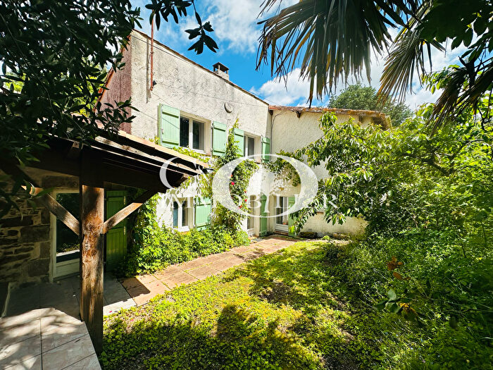 Maison 6 pièces à Saint-Étienne-du-Bois, à vendre