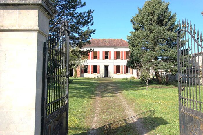 Maison à vendre - Jarnac-Champagne - 11 pièces - 7 chambres