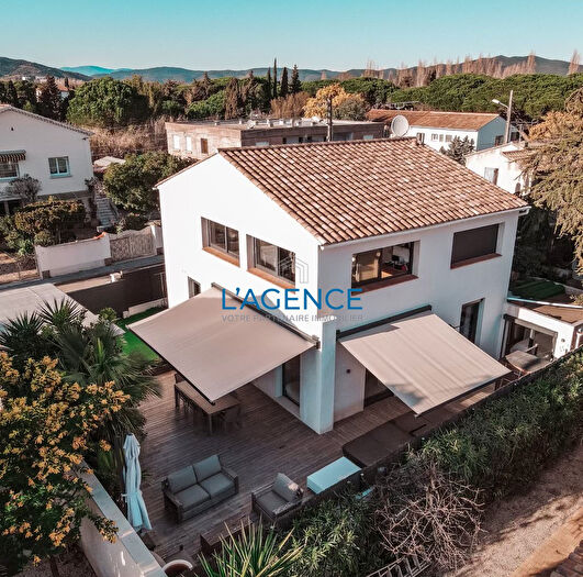 Maison à vendre - Hyères, Ayguade, Salins - 8 pièces - 6 chambres