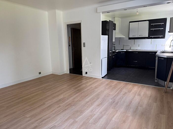 Appartement à louer - Saint-Sébastien-sur-Loire, Ouest - 4 pièces - 3 chambres