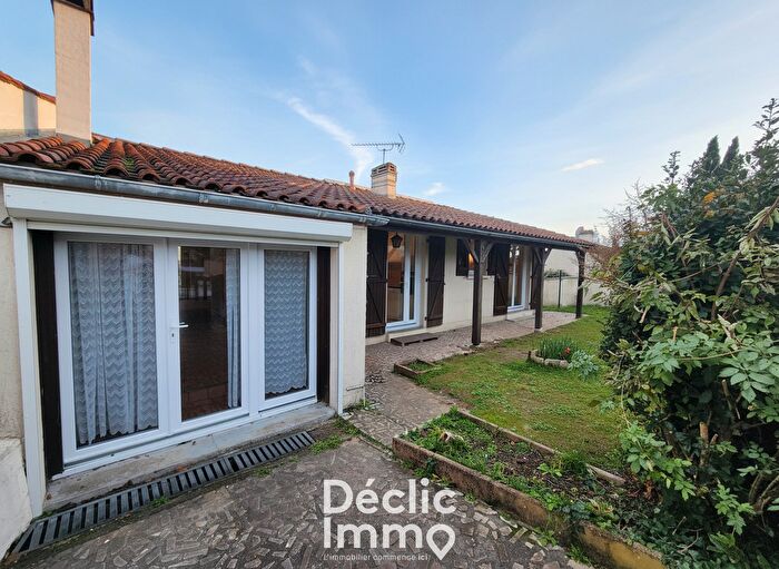 Maison à vendre - Ruelle-sur-Touvre - 5 pièces - 3 chambres