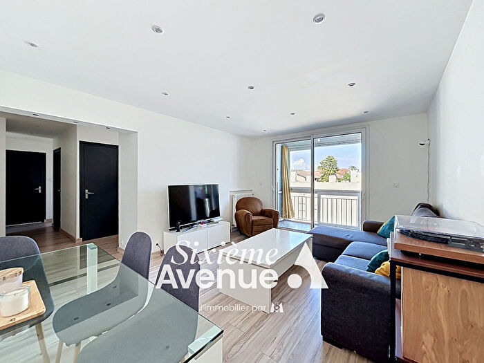 Décines-Charpieu, Berthaudière : Appartement 3 pièces à vendre