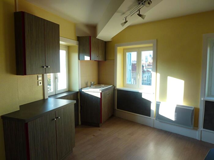 Appartement 2 pièces à Montbrison, Centre-ville, à louer